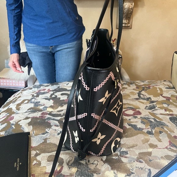 Louis Vuitton | Bags | Louis Vuitton Black Neverfull Mm Giant Flower ...